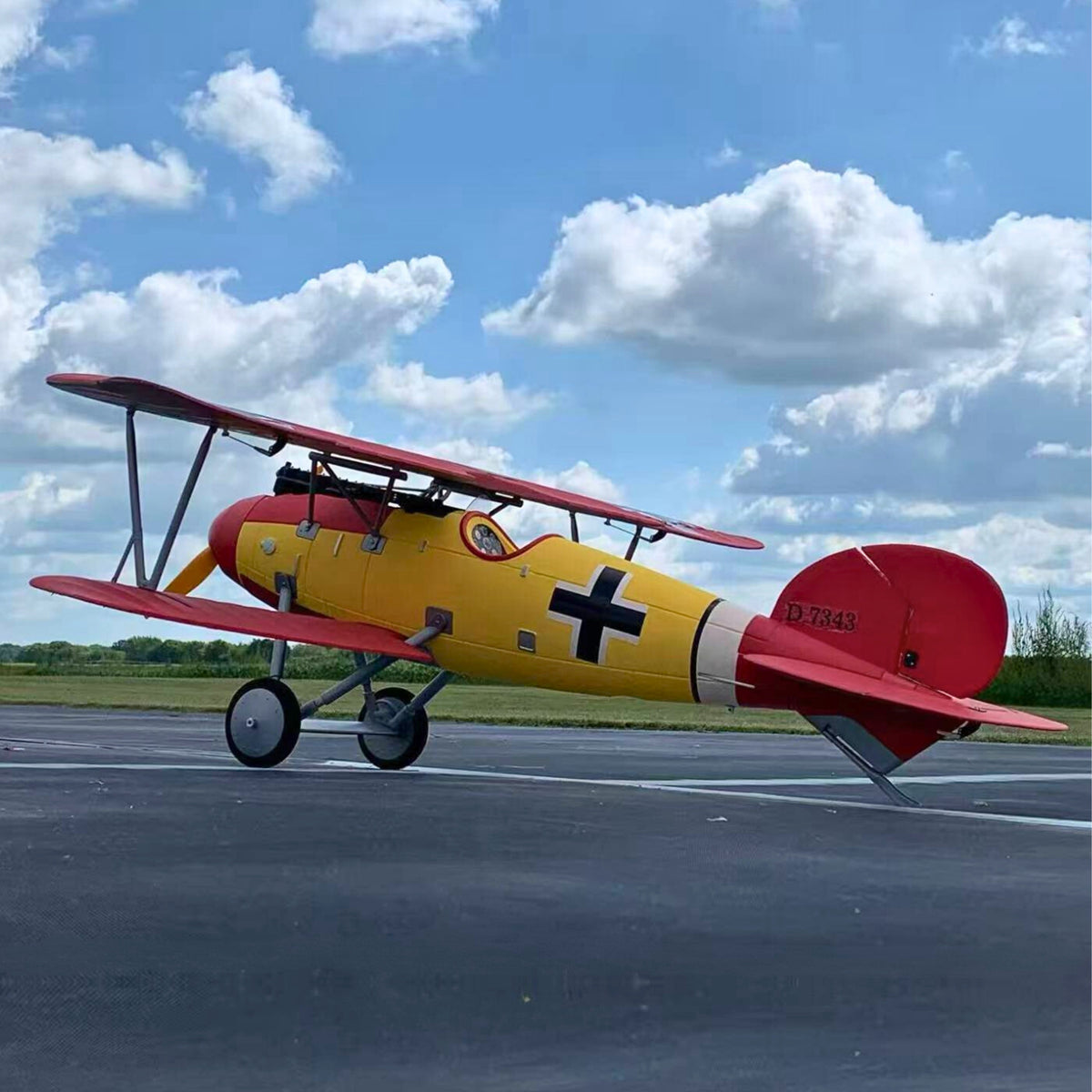 Dynam Albatros D.Va V2 4S RC Warbird Biplane 1300mm